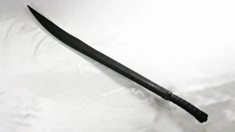 A Guide to Longswords: The Melee Fighting Safe Spot - Explore DnD